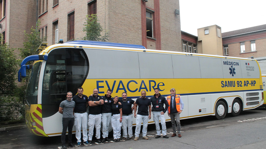 SAMU 92 : EVACARe, un autocar pour prendre en charge et transporter des ...