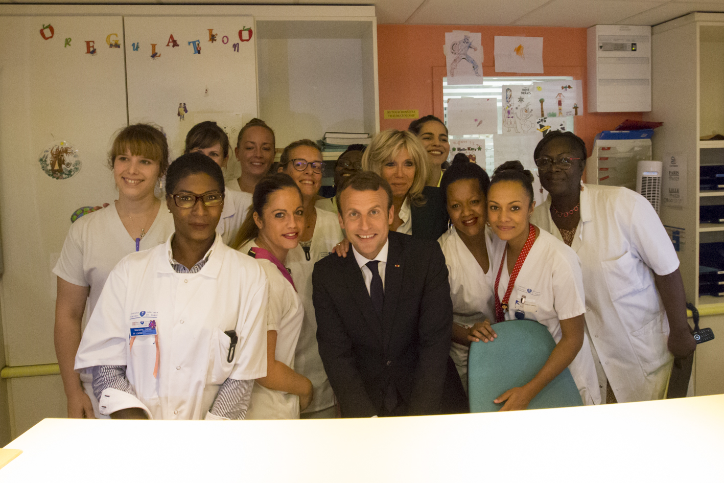 Le président de la République a visité l'hôpital Robert-Debré | APHP